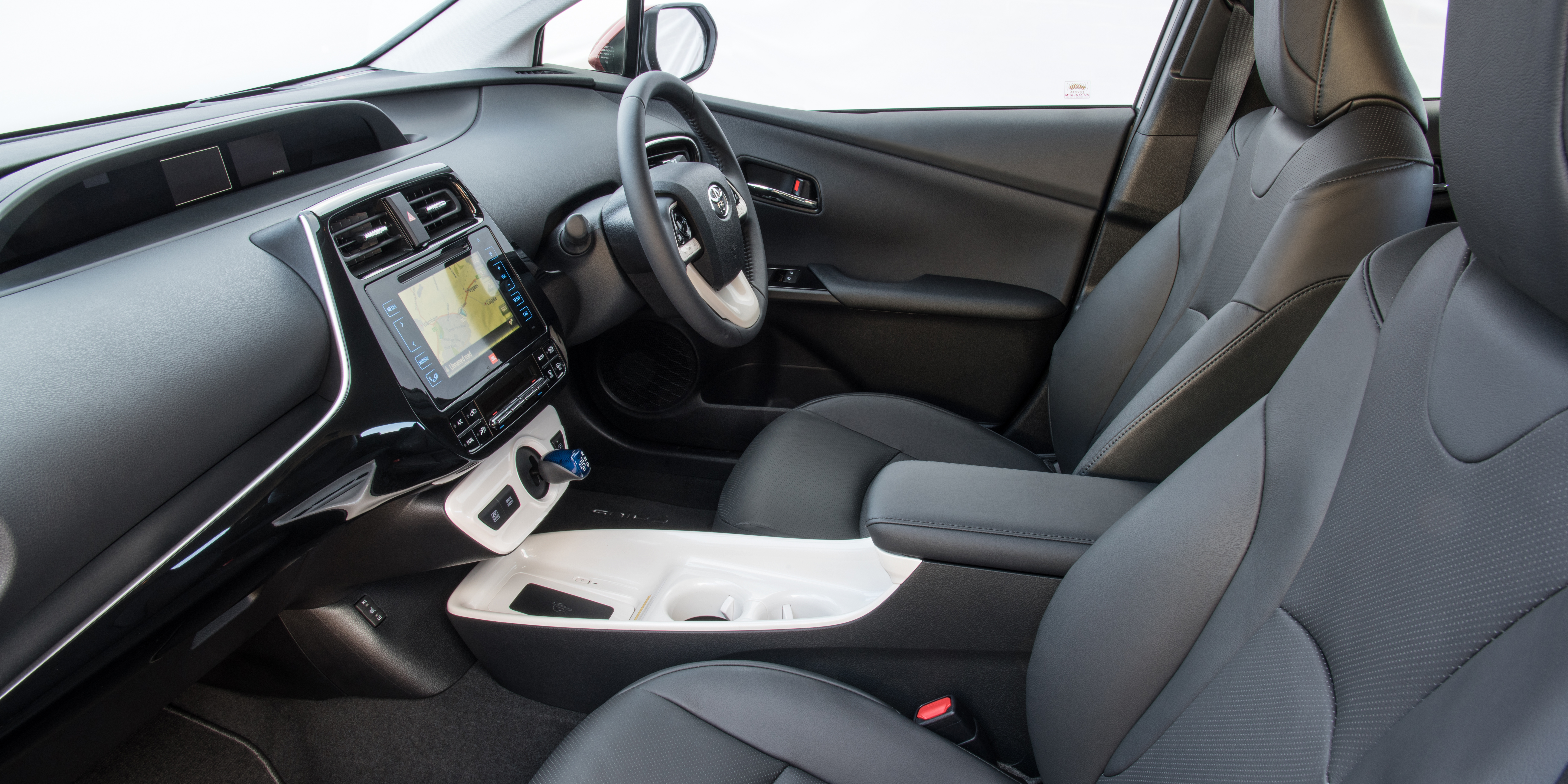 Toyota Prius Review | carwow