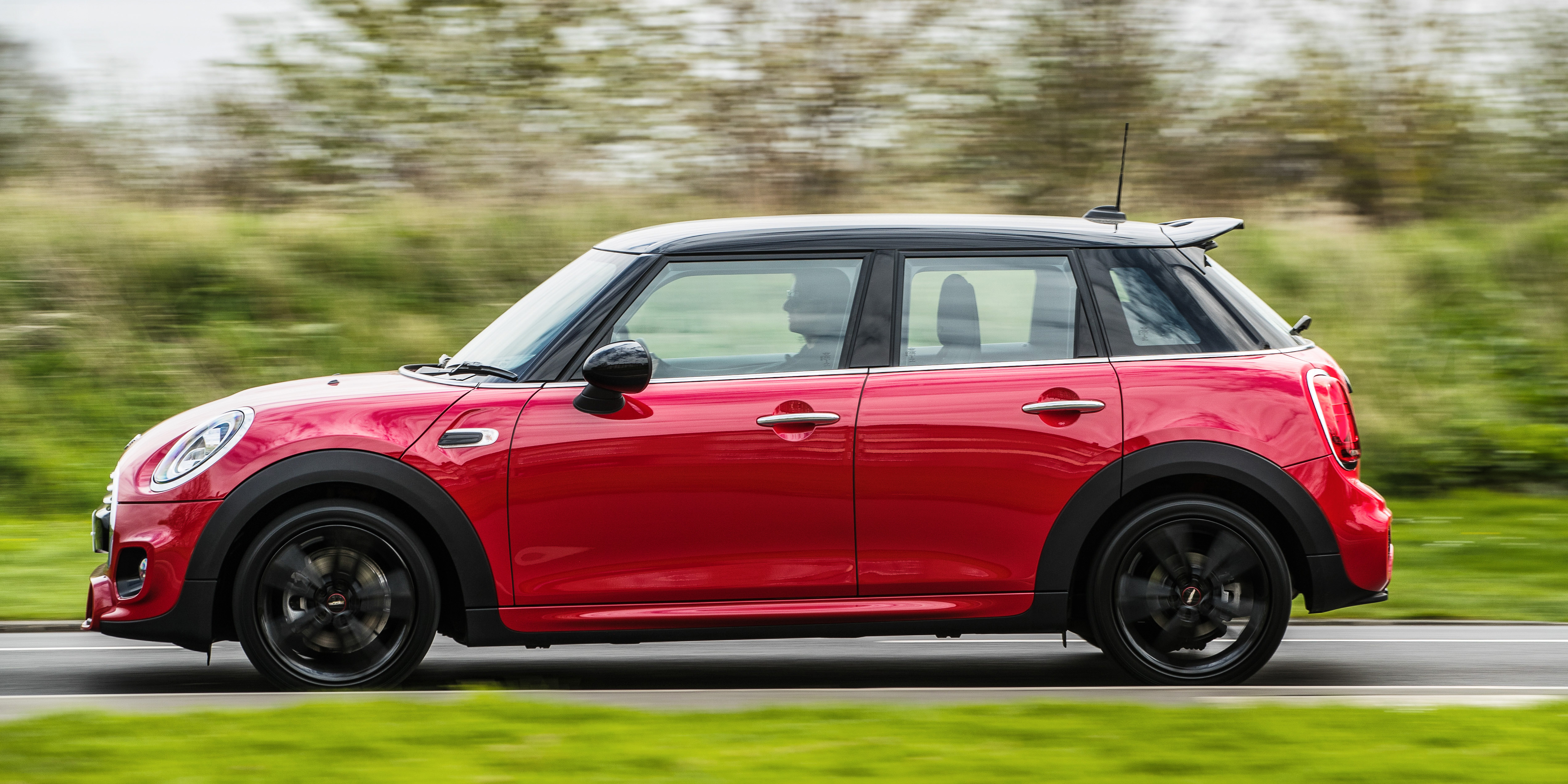 MINI 5-Door Hatch (New) Review | carwow