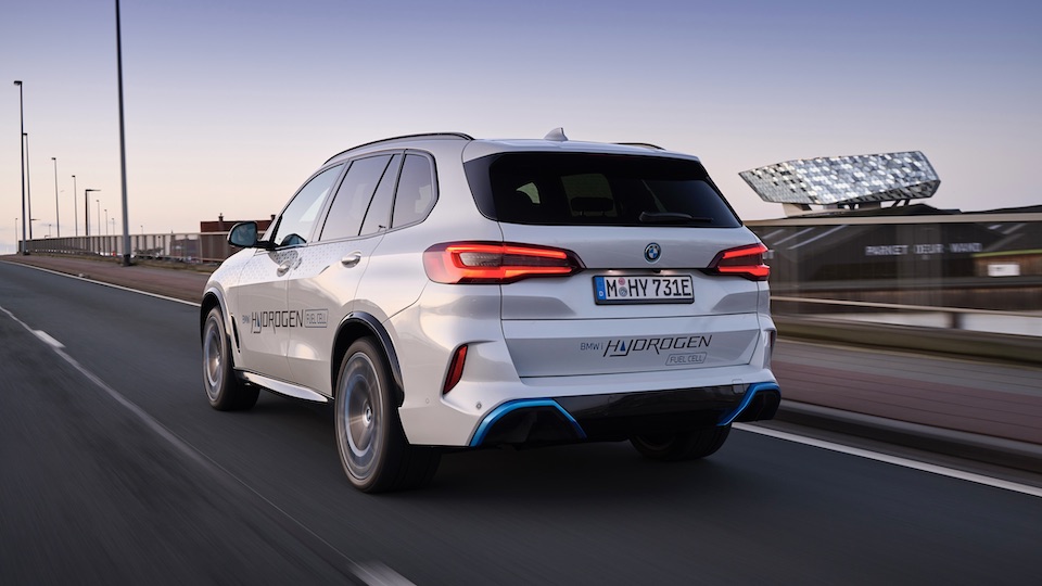 BMW iX5 debuts in UK: Hydrogen-powered SUV tests future tech | Carwow