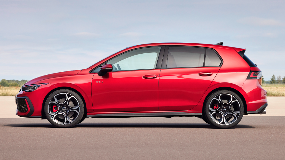 New Volkswagen Golf revealed: mid-life update for iconic hatchback | carwow