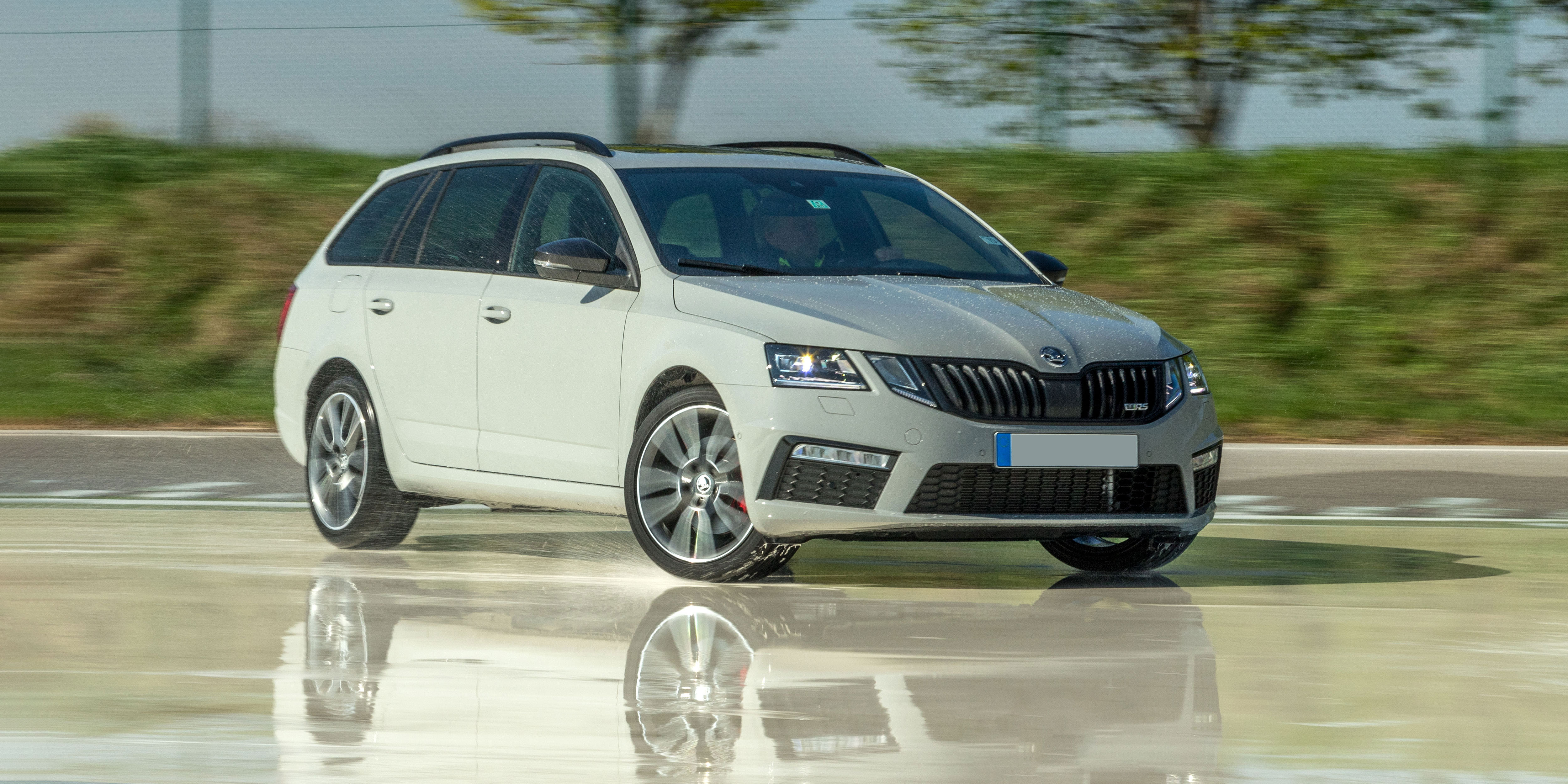 New Skoda Octavia VRS Estate Review | carwow