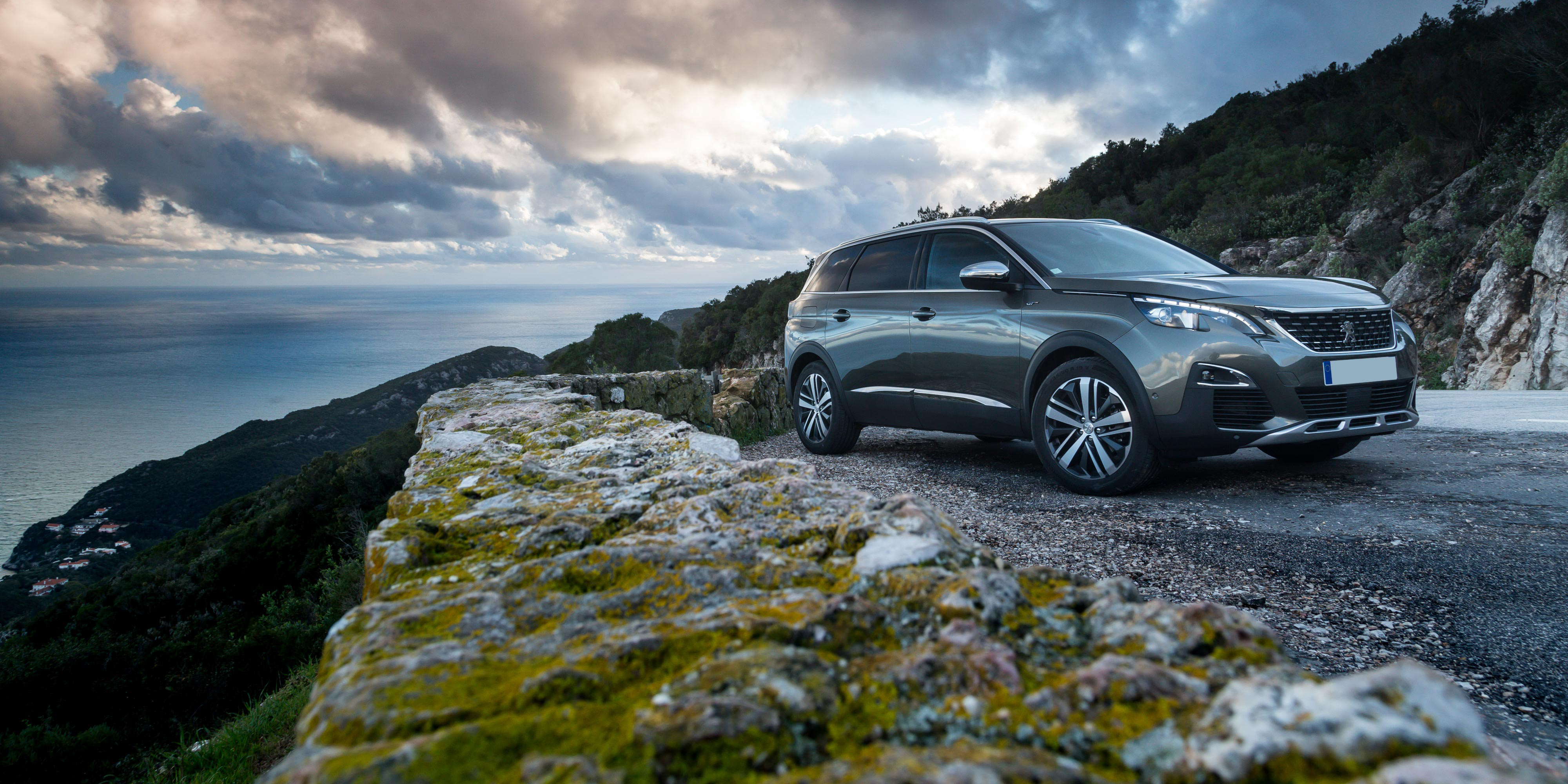 Peugeot 5008 2017 Review | carwow