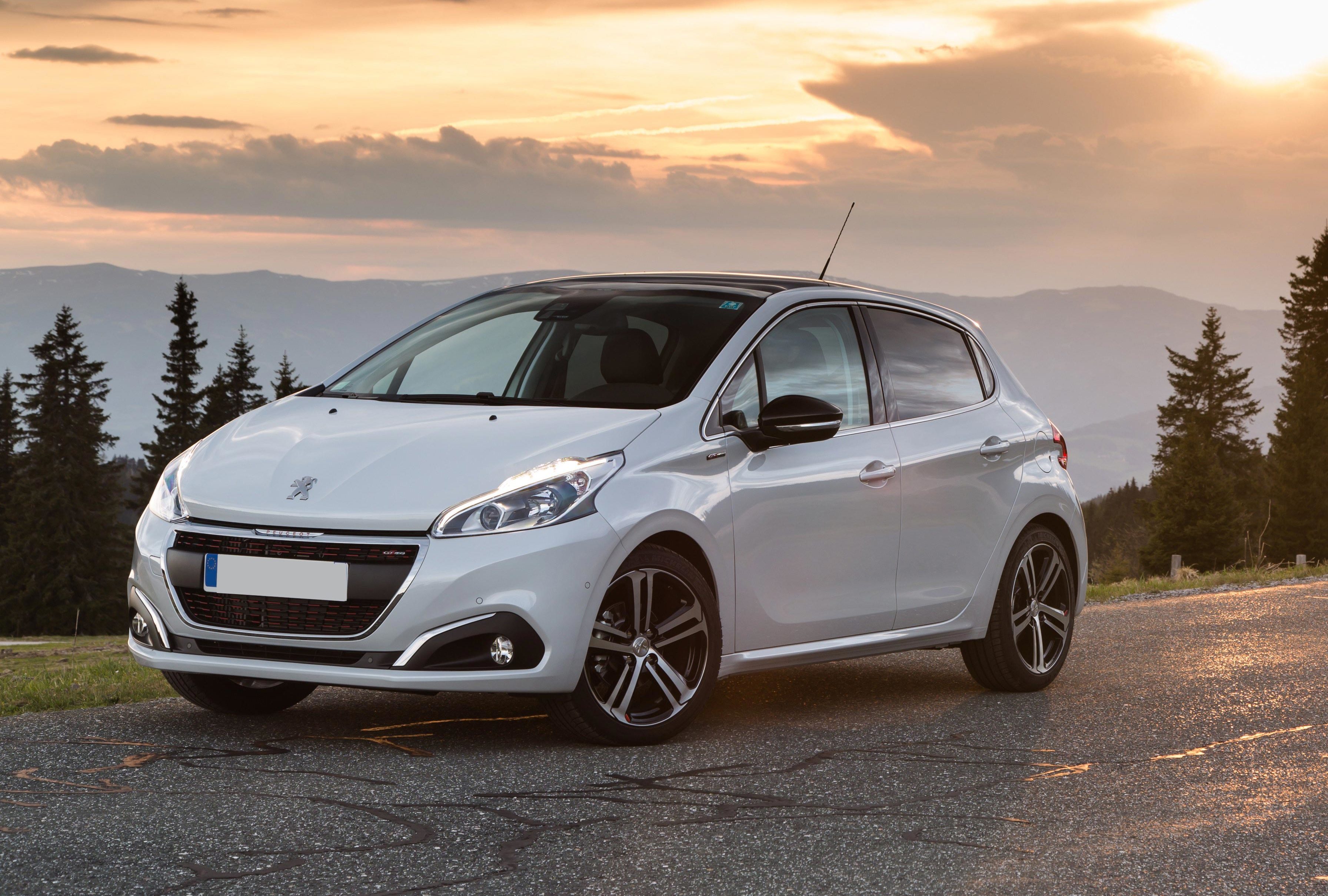 Peugeot 208 Review | carwow