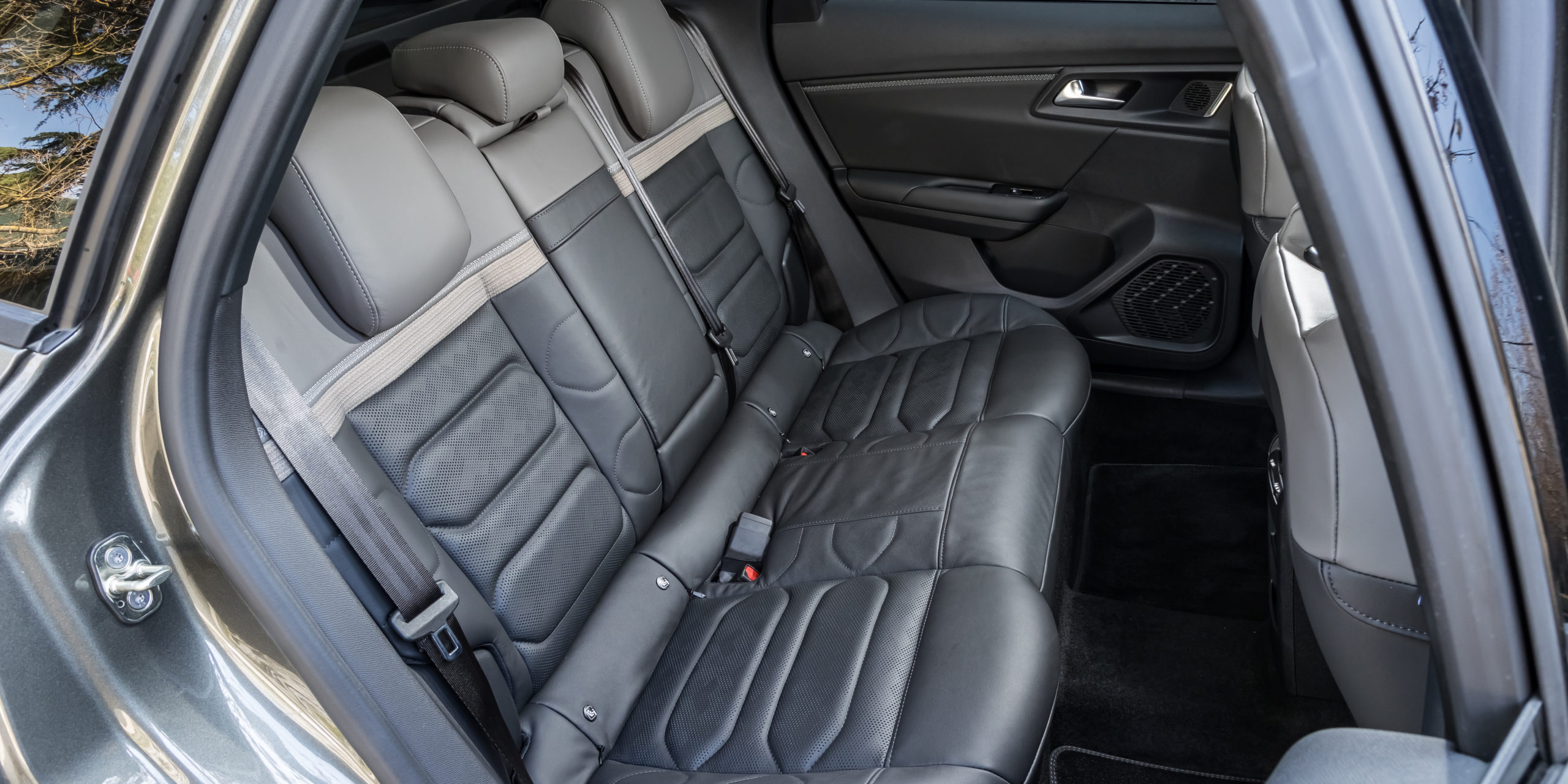 Citroen C5 X Review 2022 | Drive, Specs & Pricing | carwow