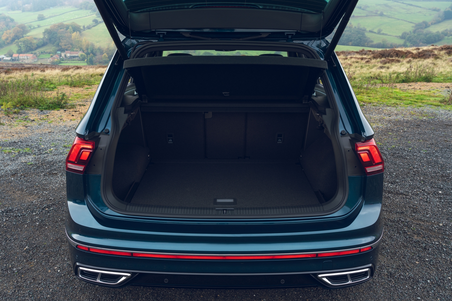 Volkswagen Tiguan Review 2022 | carwow
