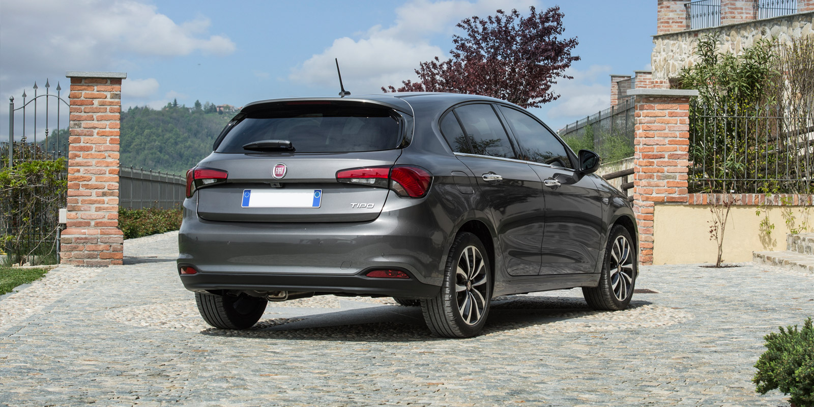 Fiat Tipo Review | carwow