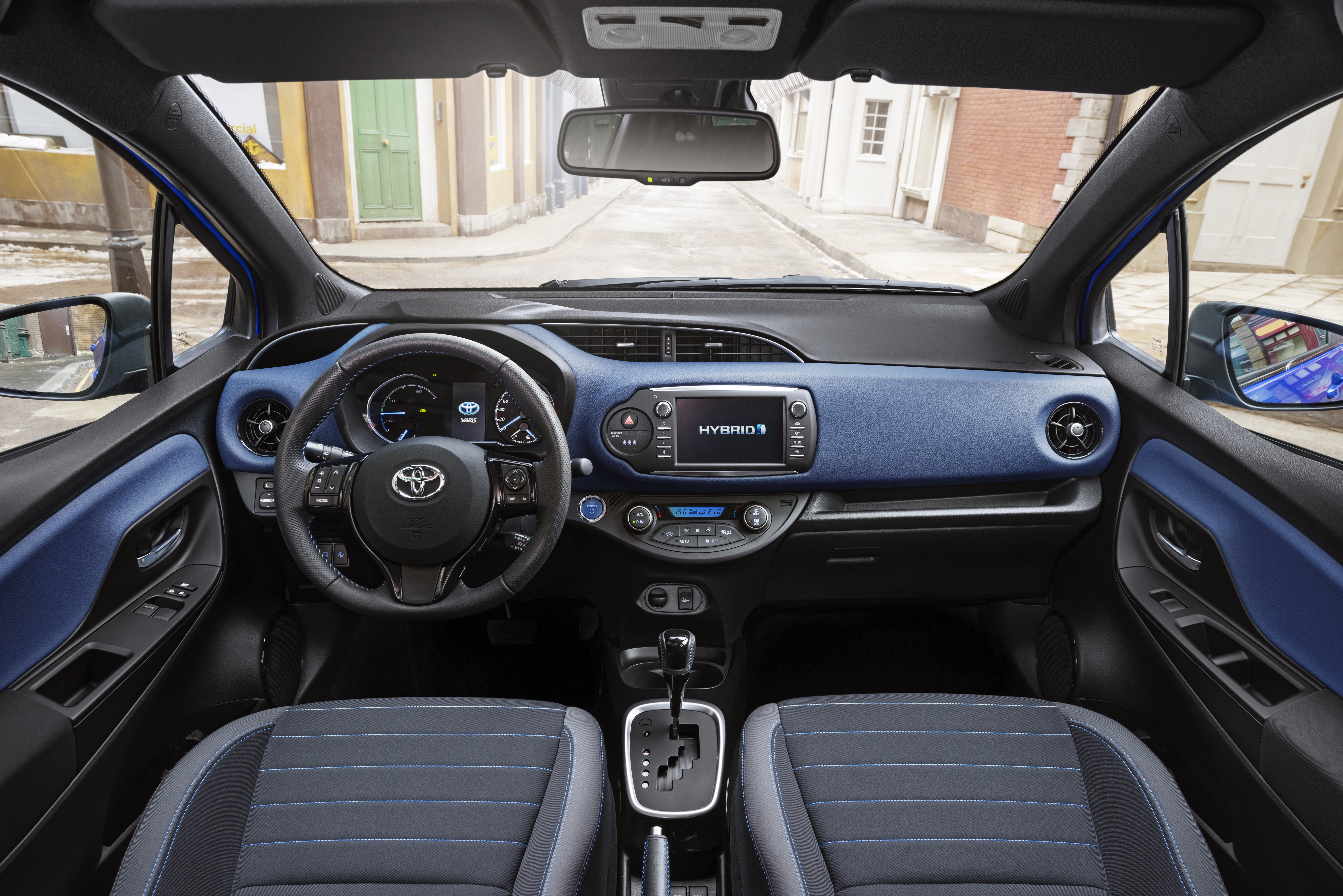 Toyota Yaris Review | carwow