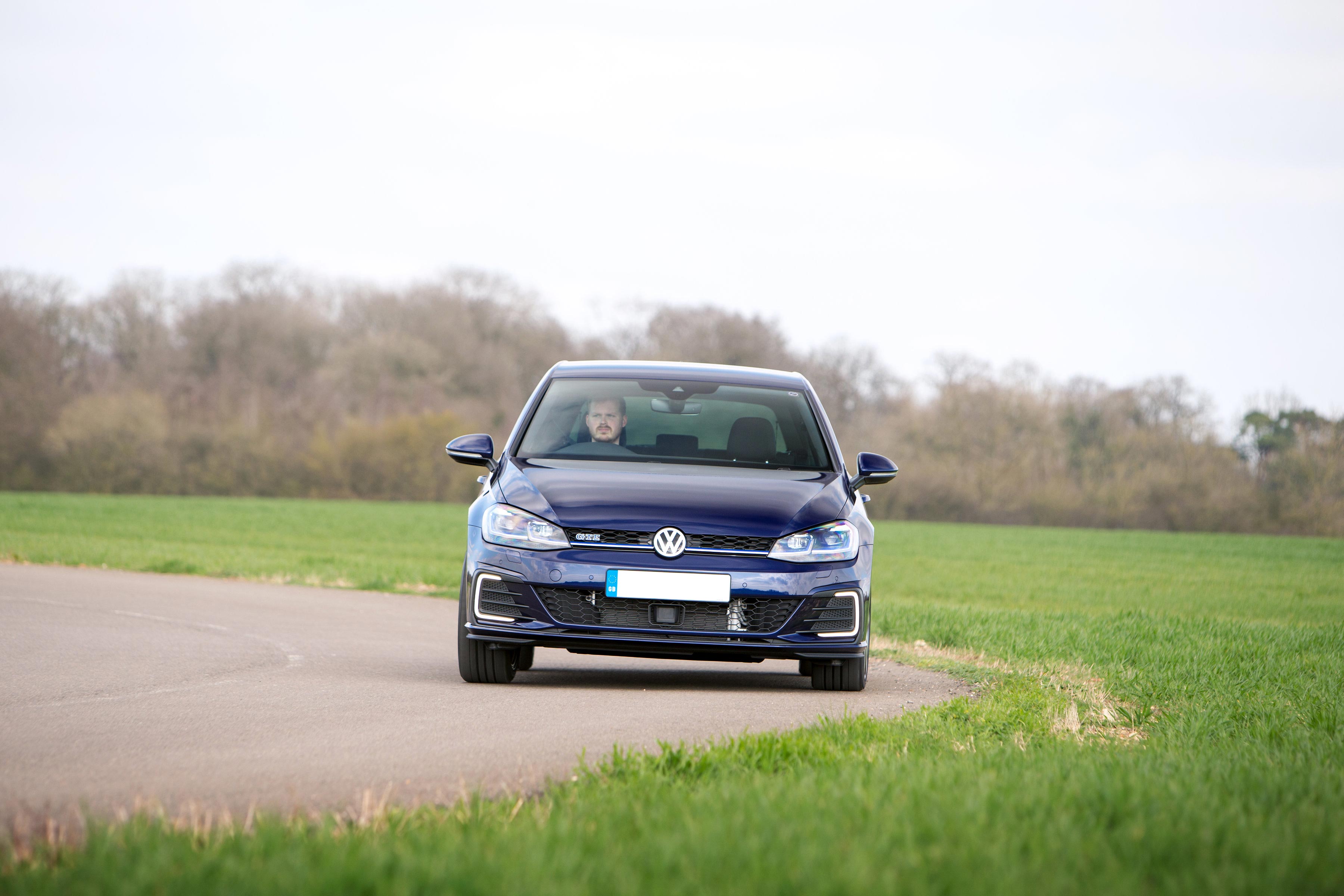 Volkswagen Golf GTE Review | carwow