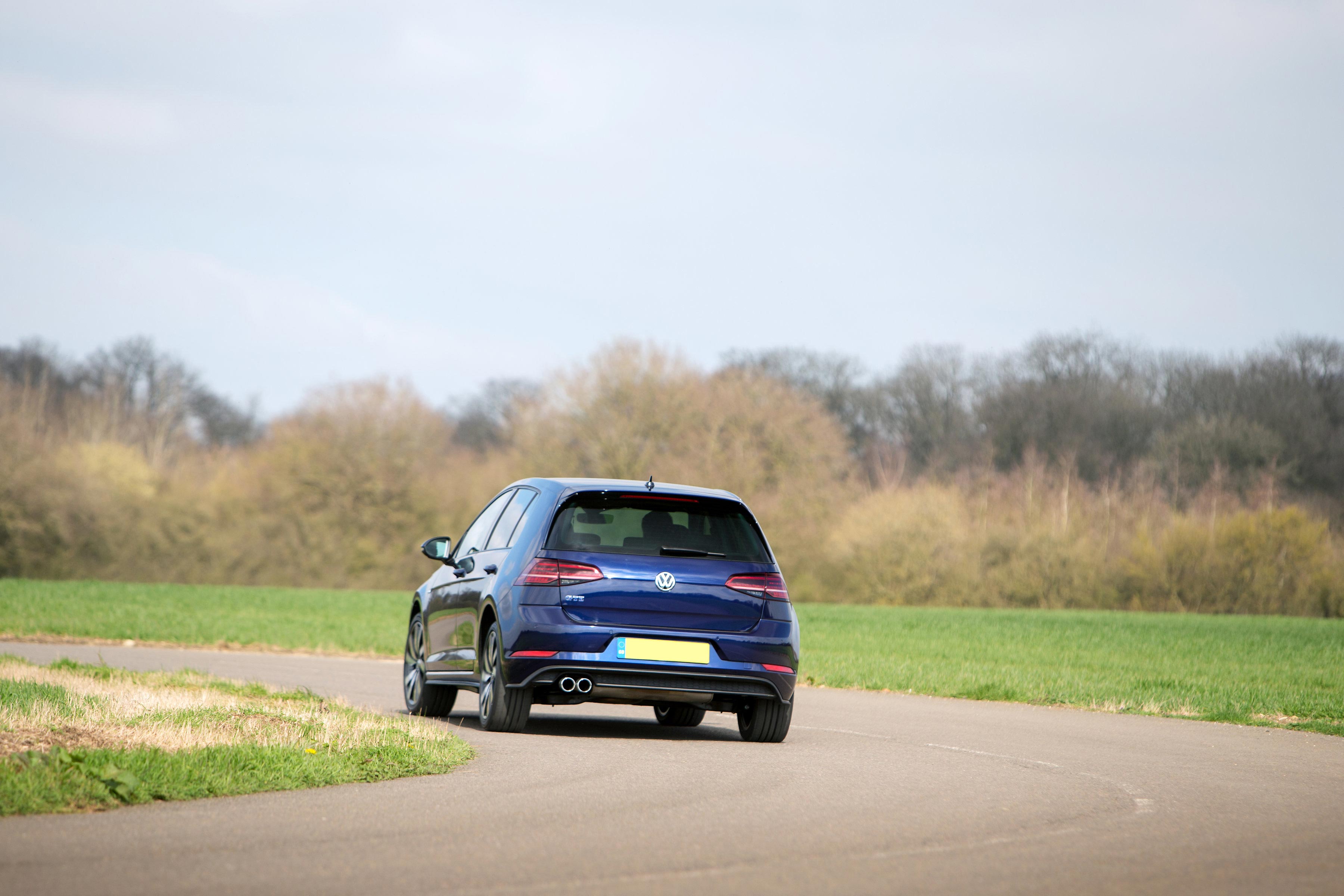 Volkswagen Golf GTE Review | carwow