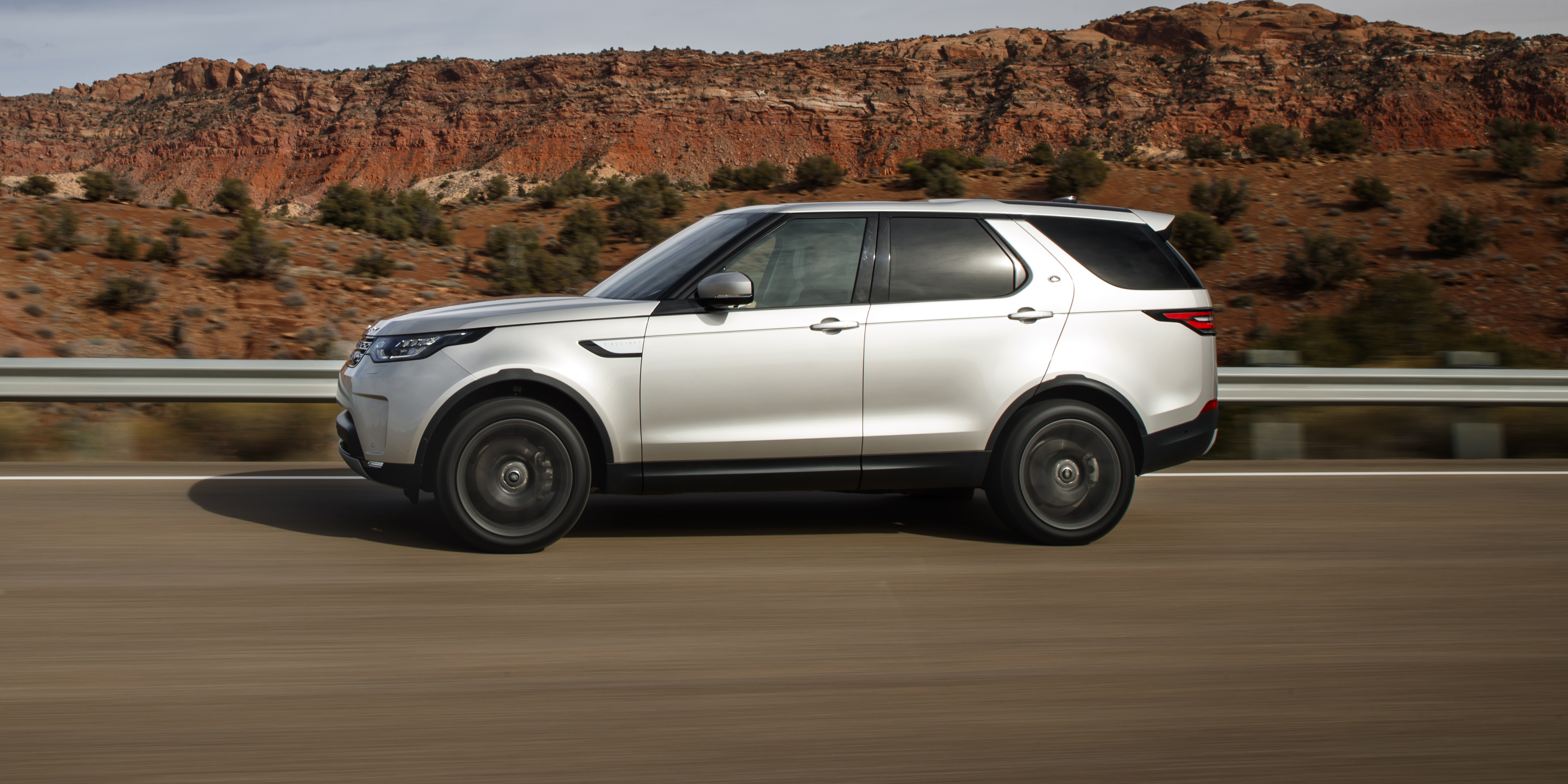 Land Rover Discovery Review | carwow