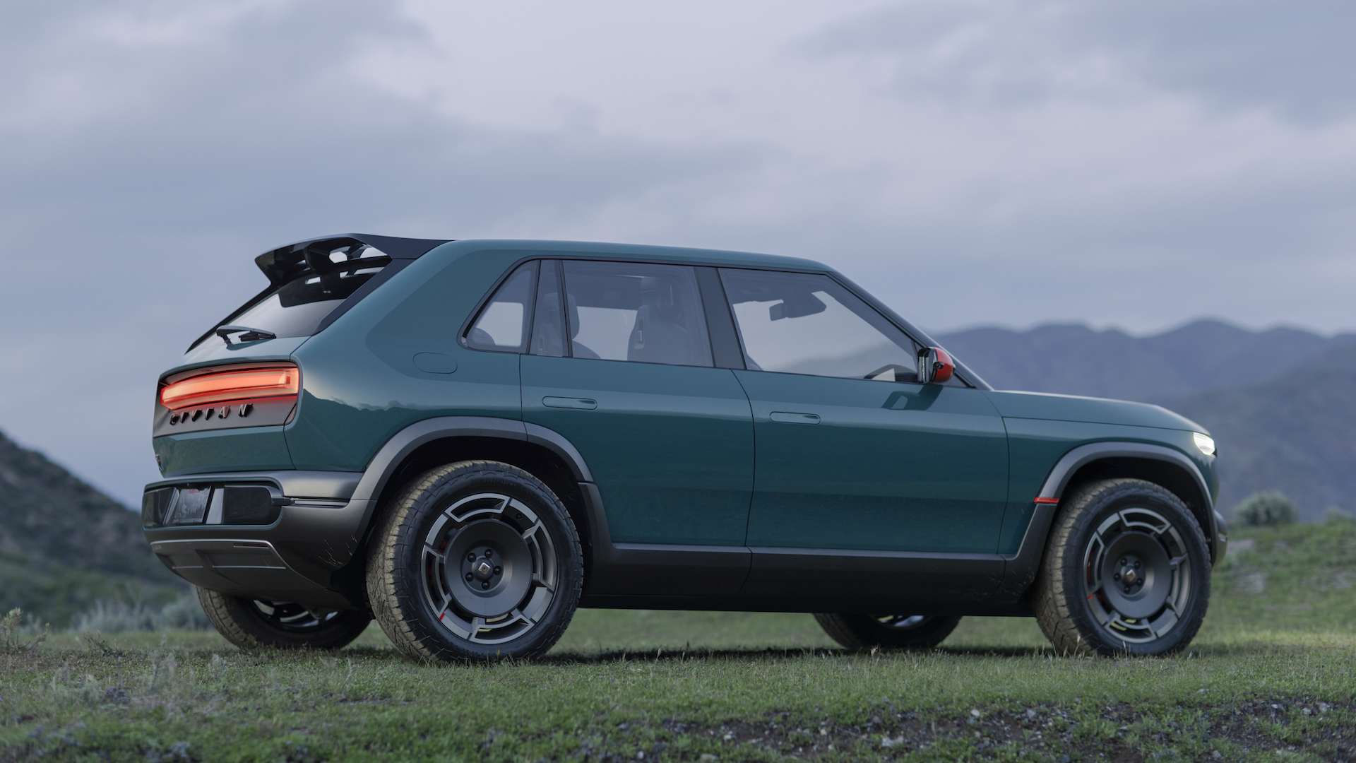 Rivian R3 and R3X: funky electric crossovers with rally styling | Carwow