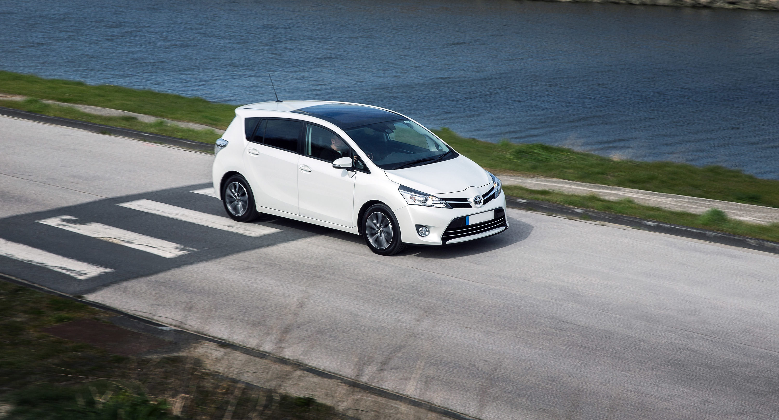 Toyota Verso Review | carwow