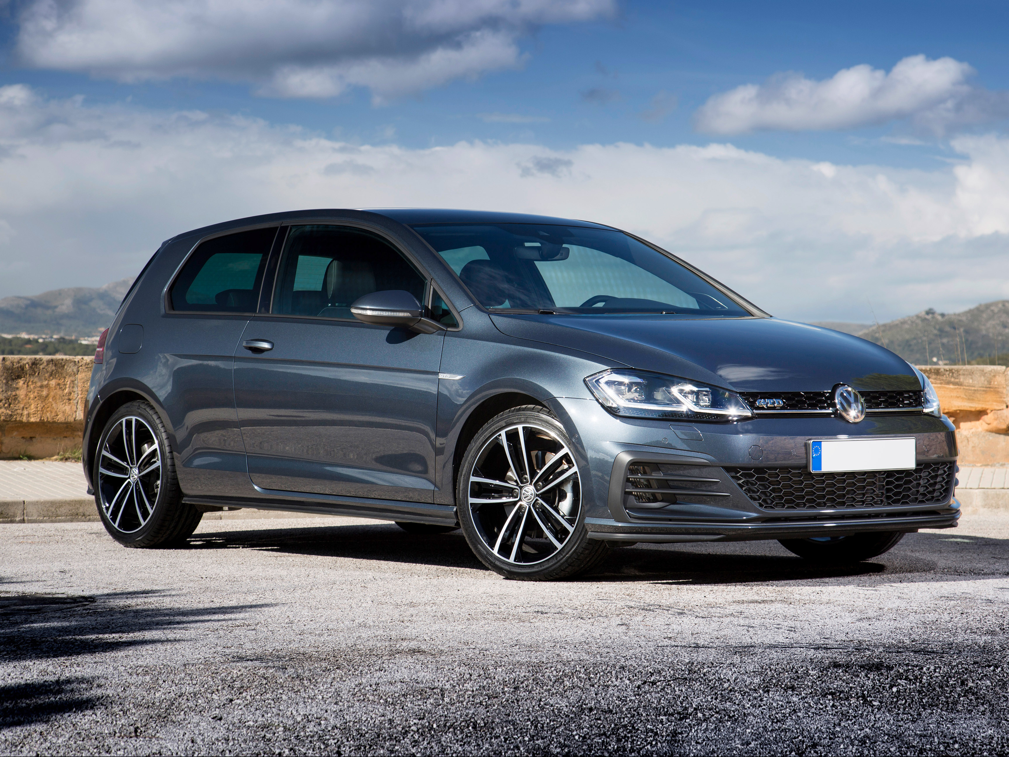 Volkswagen Golf GTI Review | carwow